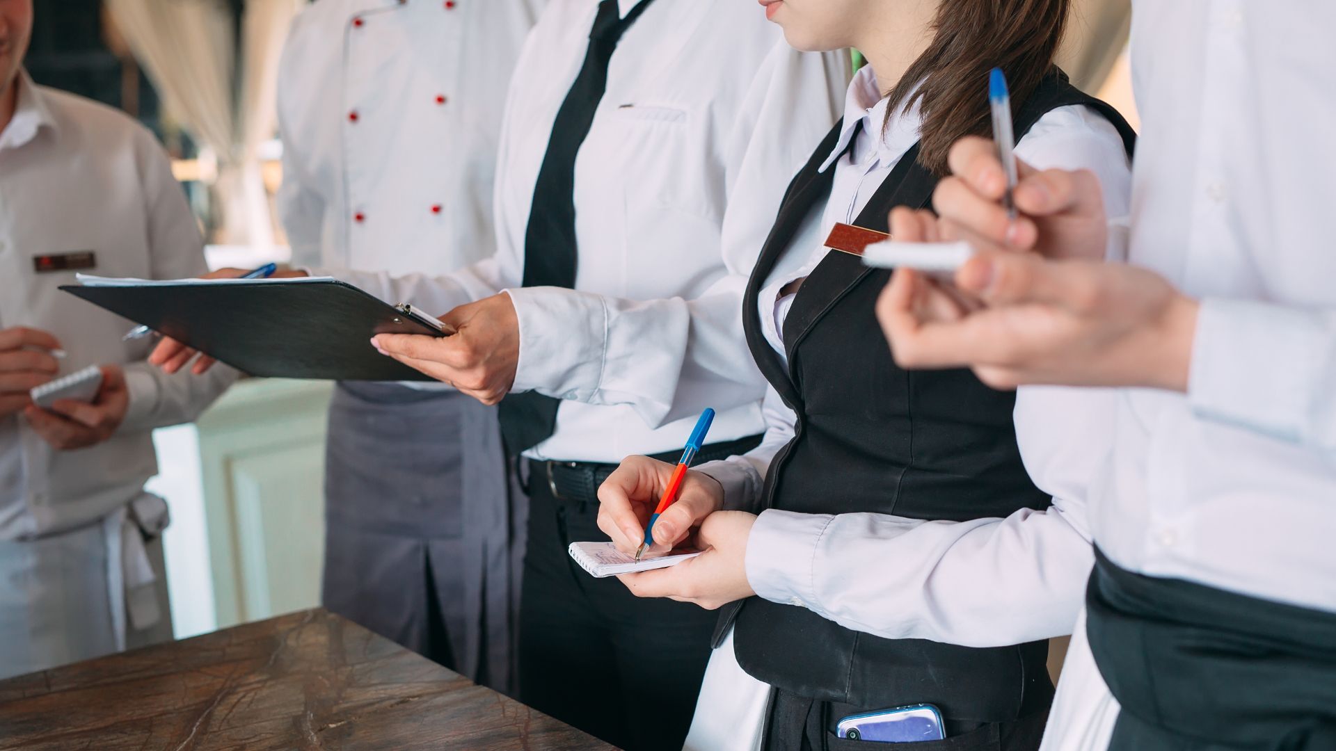 How to hire and retain the best restaurant staff | Grafterr